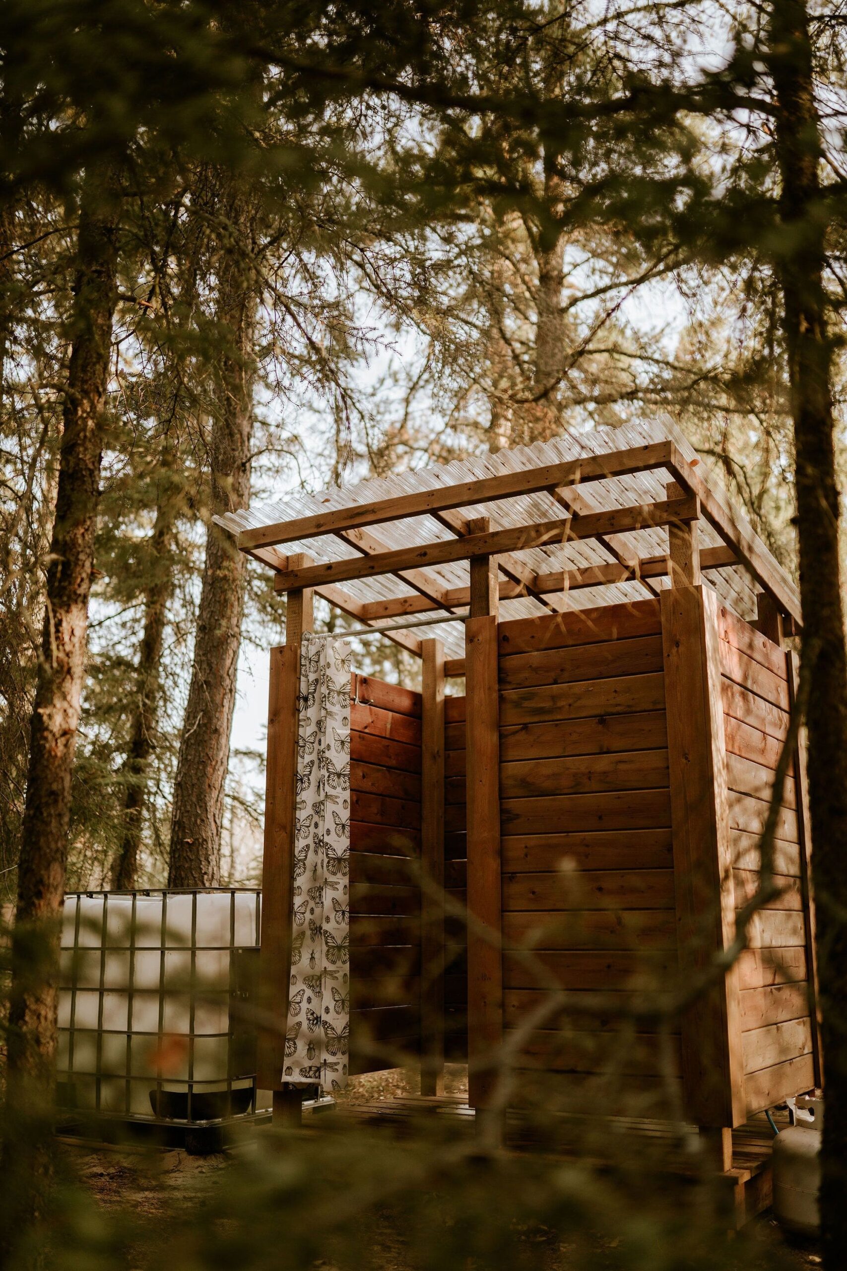 Off-Grid Bathroom : Everything You Need to Know - Small House Area